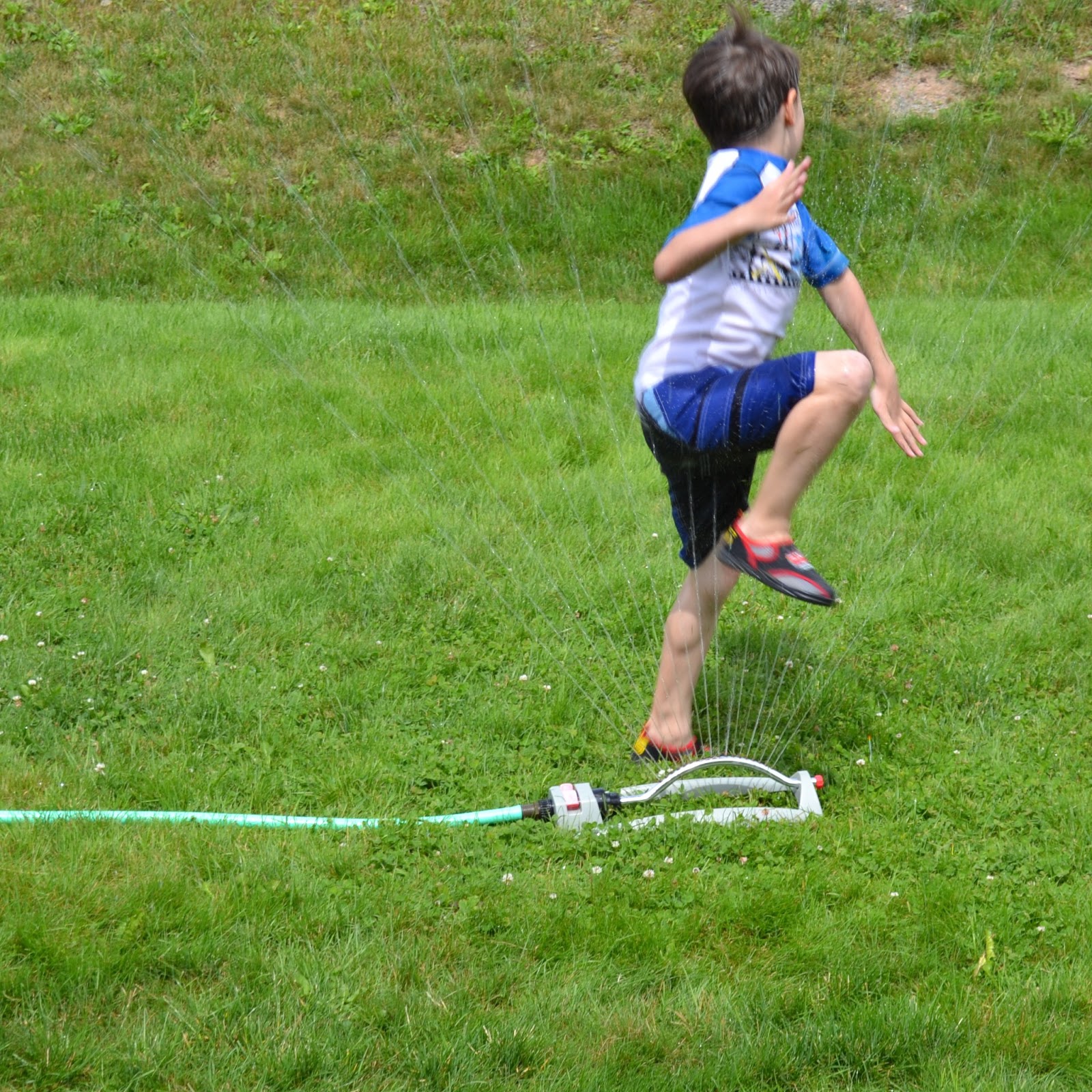 East Coast Mommy 10 Easy DIY Backyard Water Park Ideas east-coast-mommy-10-easy-diy-backyard-water-park-ideas