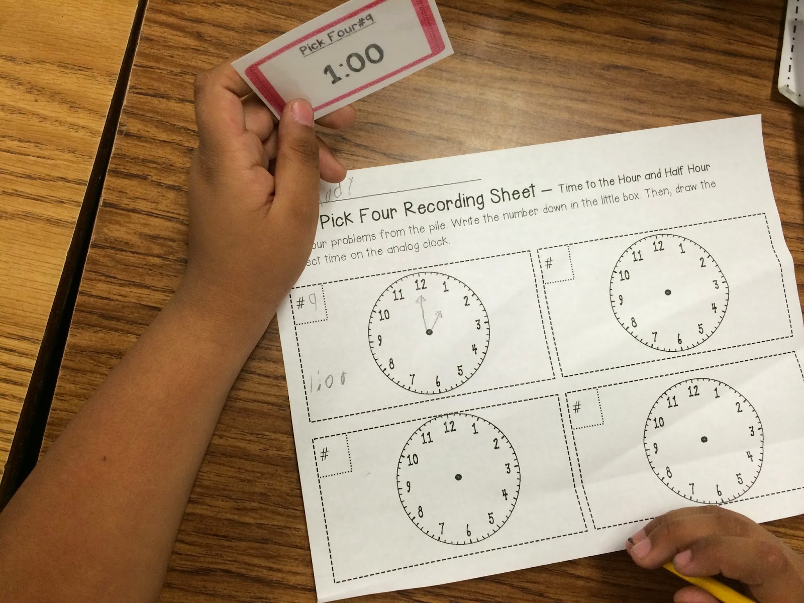 Teaching Time to the Hour and Half Hour - Team J's Classroom Fun
