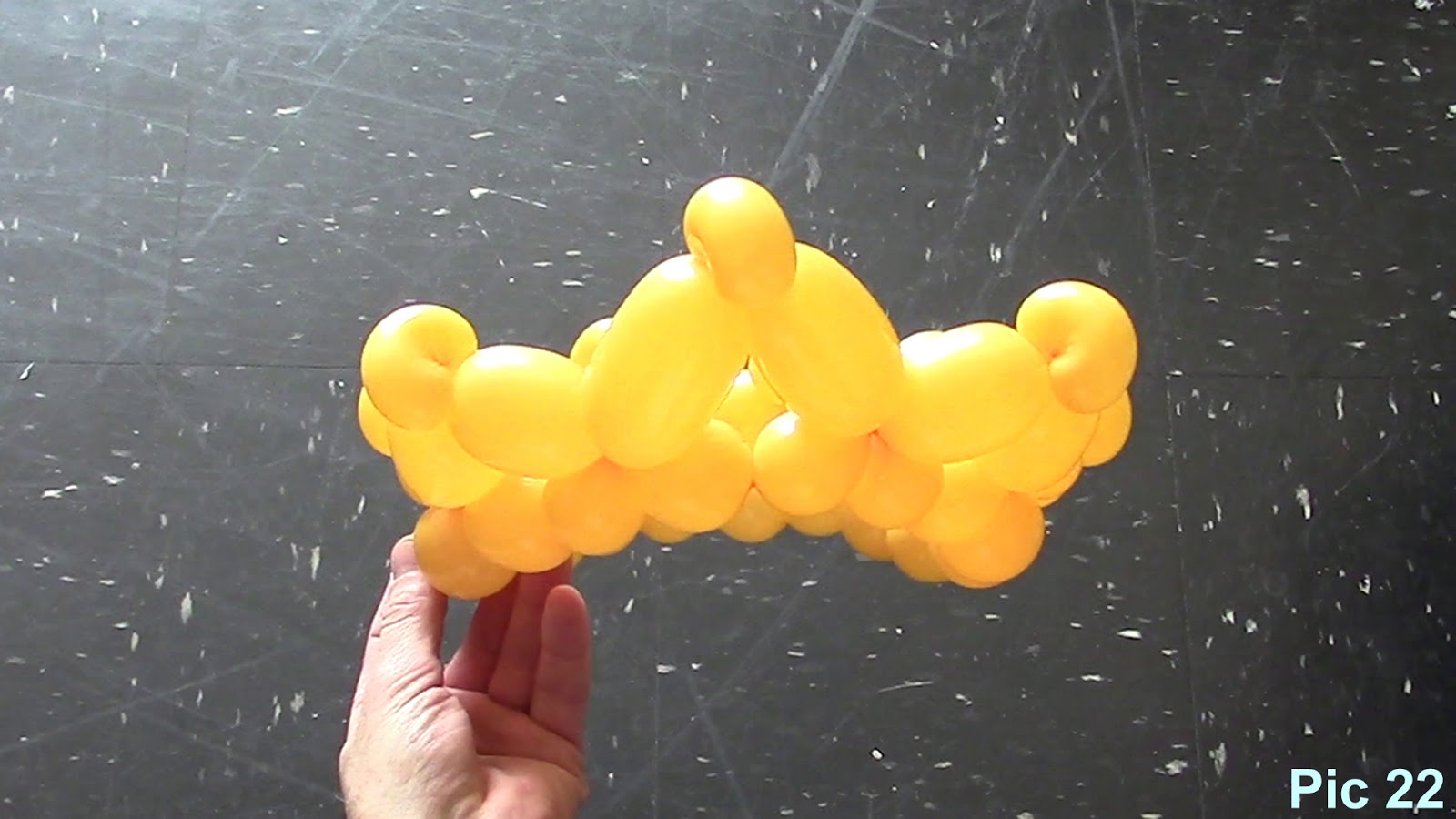 Balloon Animals Twisting Instructions Balloon Crown balloon-animals-twisting-instructions-balloon-crown