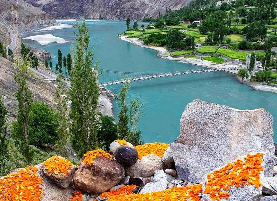 Lovely Khalti Lake in Gilgit Baltistan, Pakistan. - Favorite Photoz