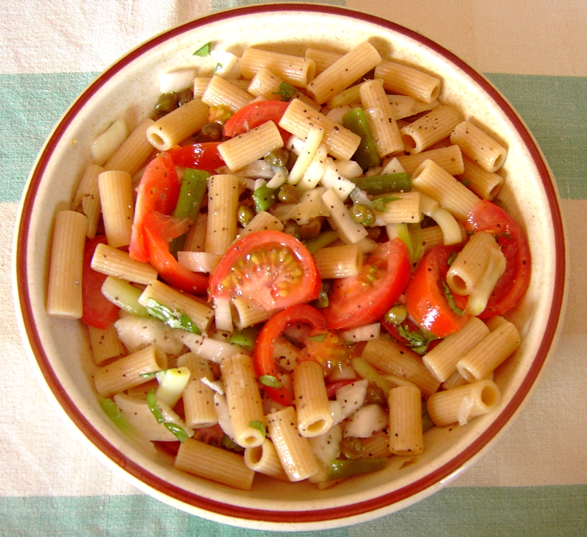 Comida para una: Otra ensalada de pasta Comida para una: Otra ensalada de pasta