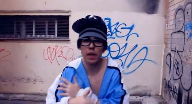 Raperos con gorras planas - Imagui