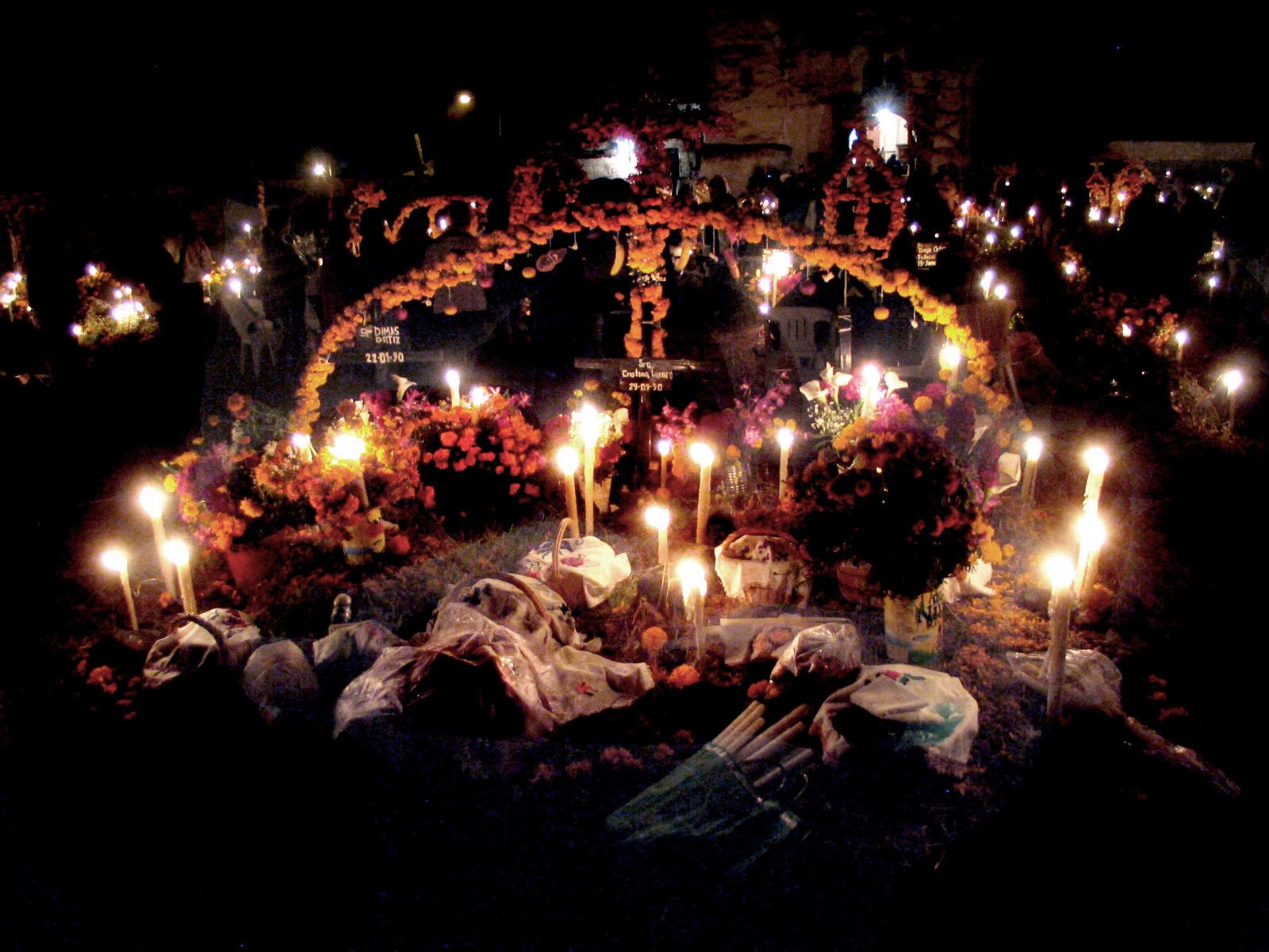 México Legendario: NOCHE DE MUERTOS EN MICHOACÁN México Legendario: NOCHE DE MUERTOS EN MICHOACÁN
