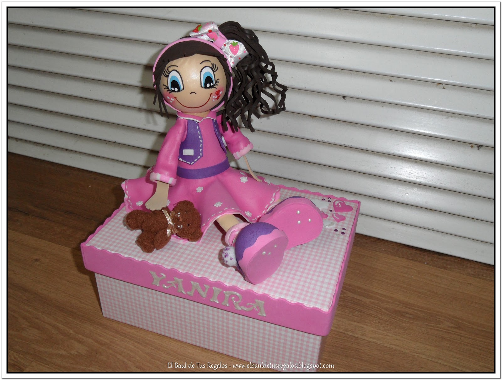 Muñecas de foami sentadas - Imagui