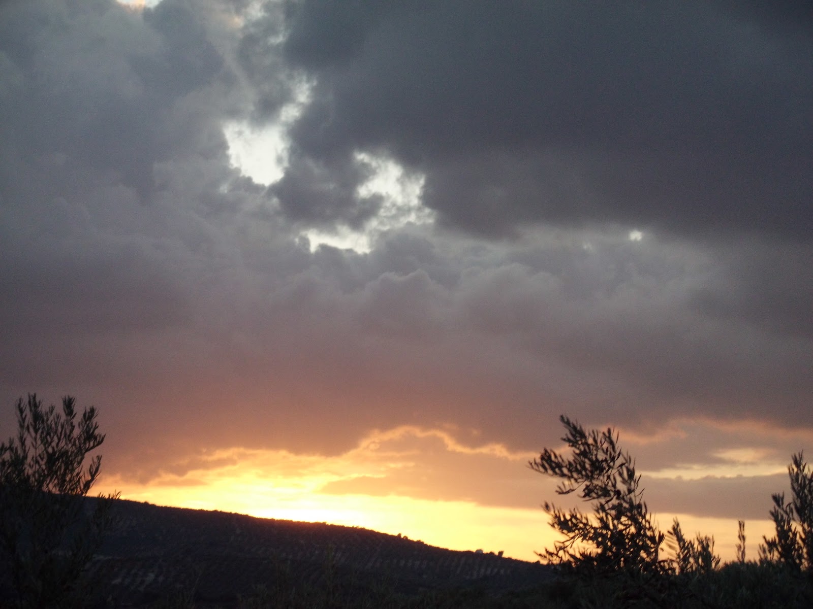 FOTOGRAFIANDO: Amanecer: Sol y lluvia. FOTOGRAFIANDO: Amanecer: Sol y lluvia.