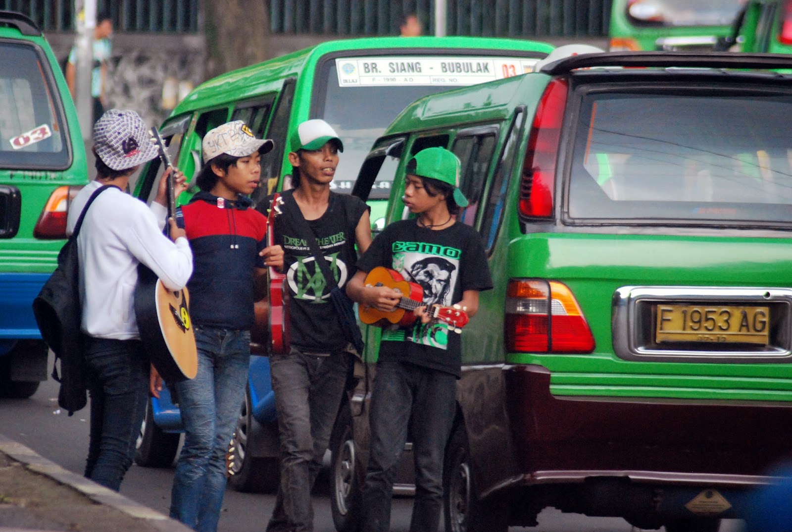 Kicau-angsa: 6 Jenis Pengamen di Jakarta