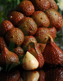 Buah Kelubi? Hmm.. Apalagi ya?