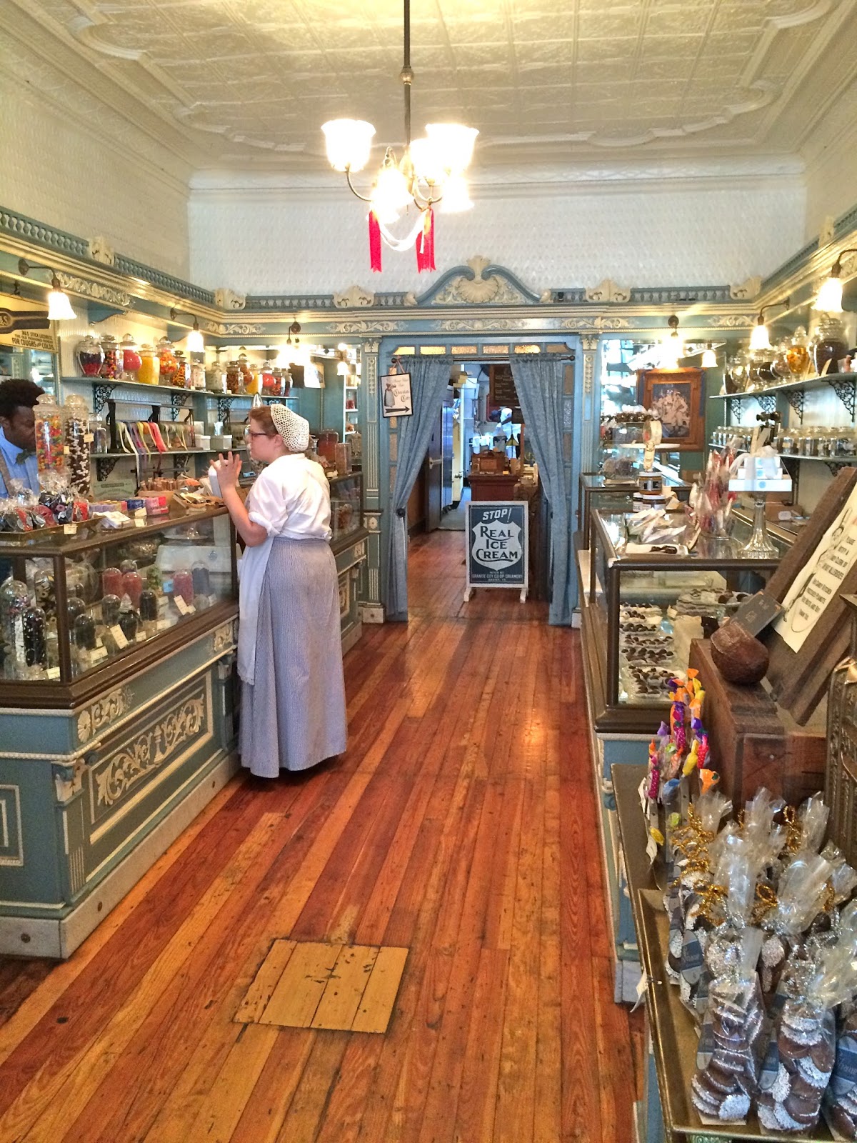 The Candy Quest: Wanna see America's oldest candy store? The Candy Quest: Wanna see America's oldest candy store?