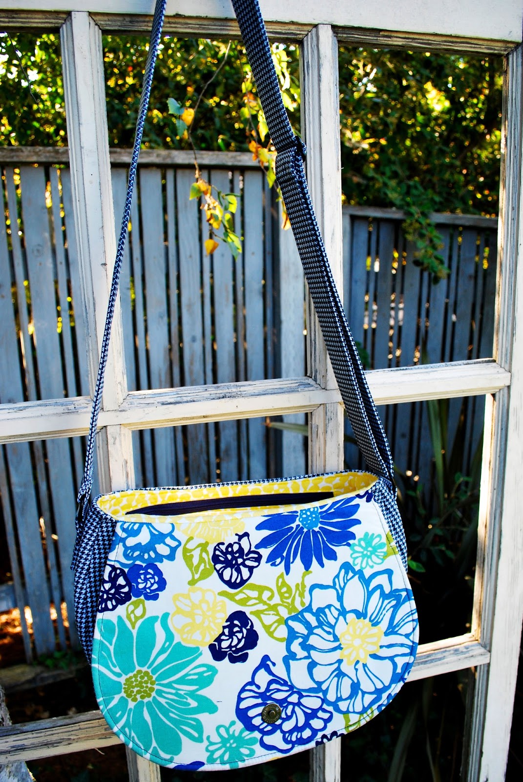 Rosie Crossbody Bag Tutorial | semashow.com