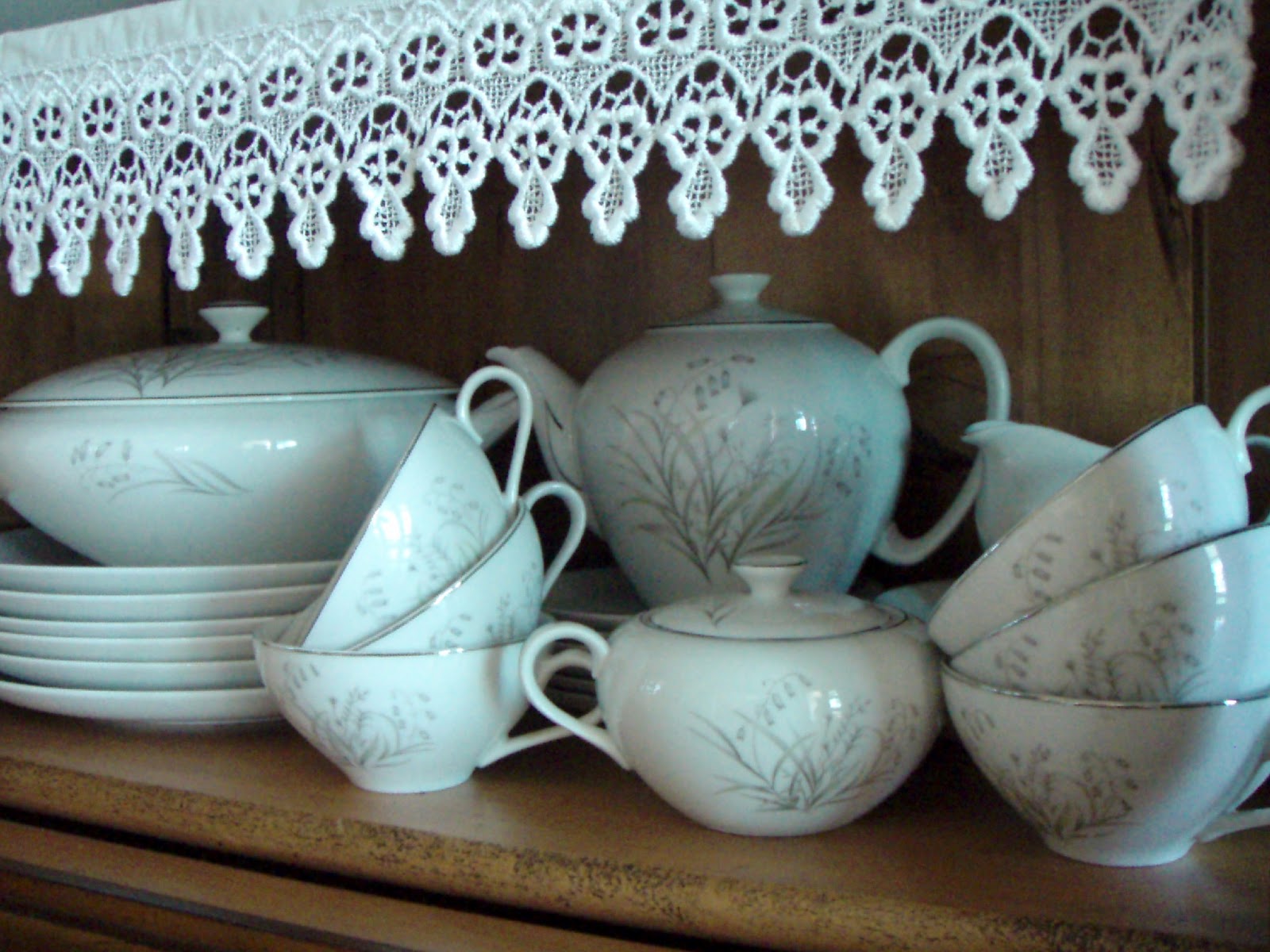 Country Treasures DINNER FINE BONE CHINA SET very Old But Brand New country-treasures-dinner-fine-bone-china-set-very-old-but-brand-new