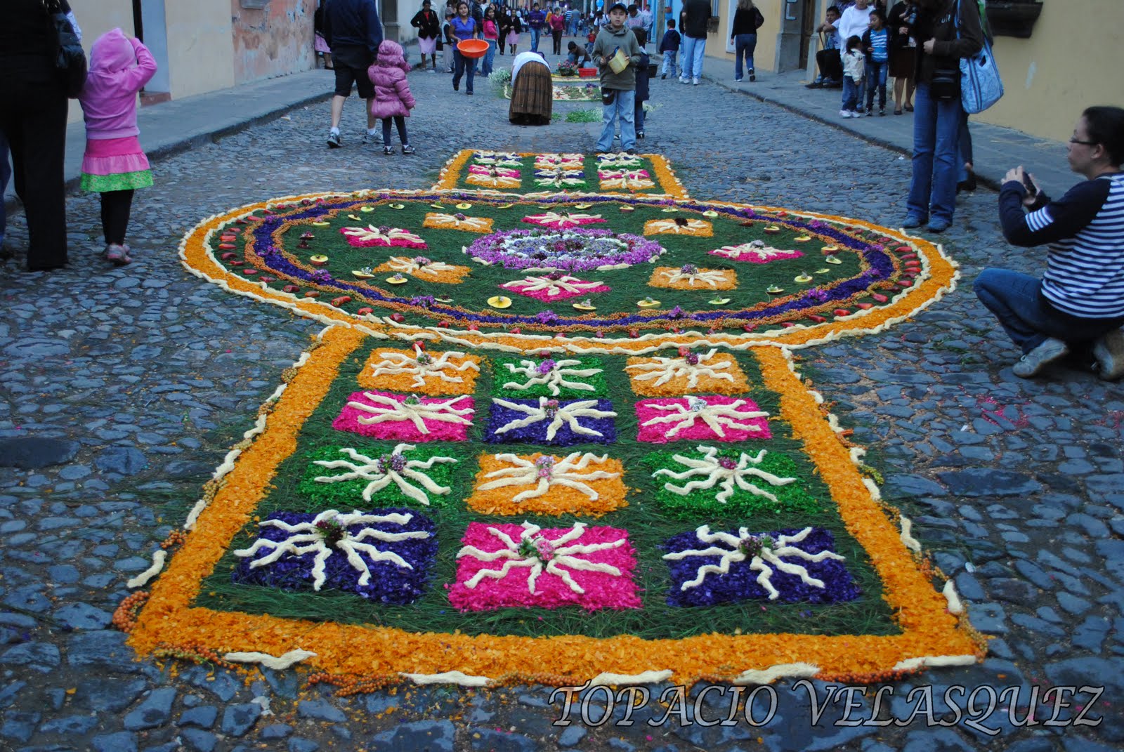 FOTO DOCUMENTAL: ALFOMBRAS ANTIGUA GUATEMALA