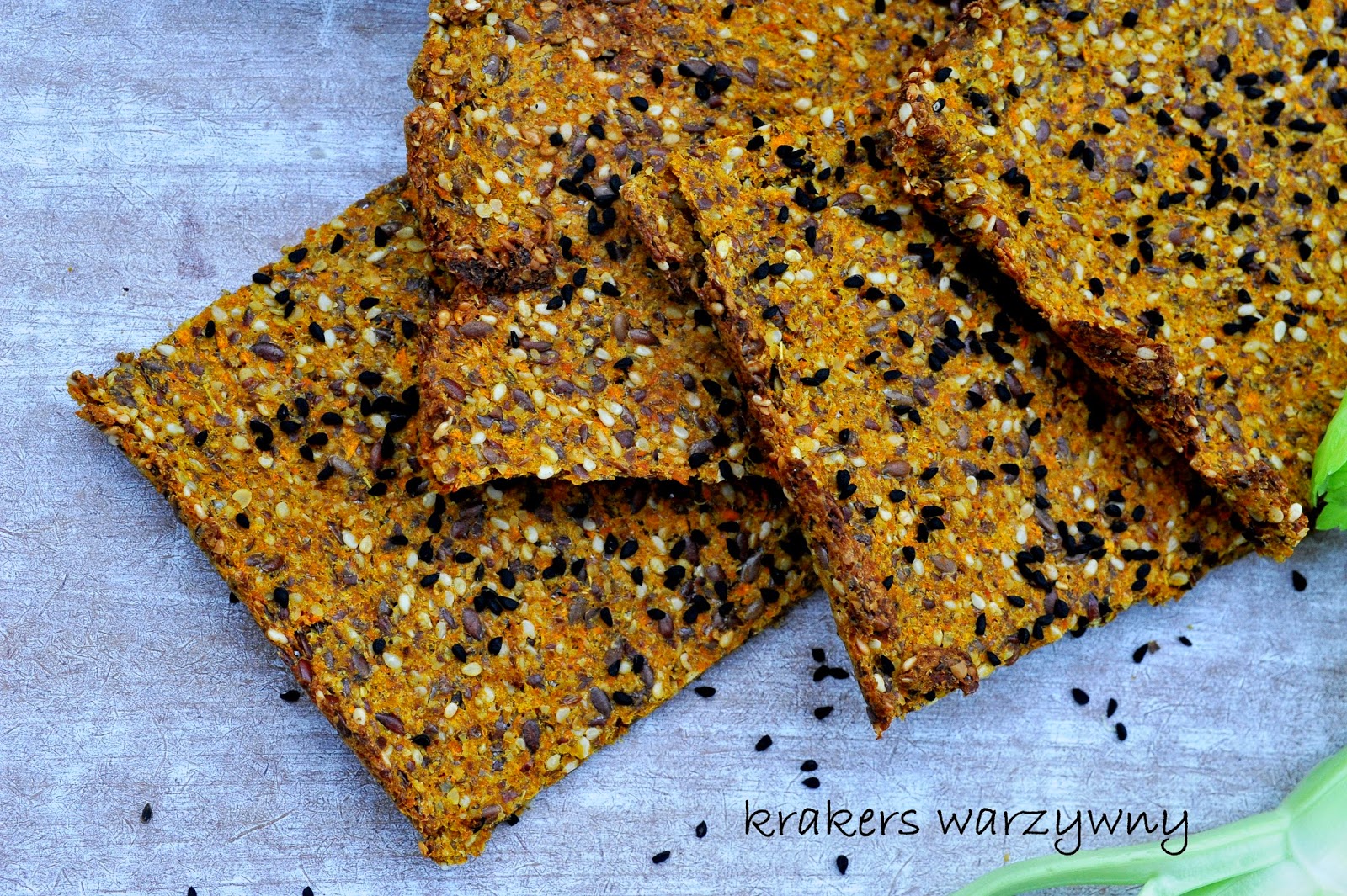 PRZY ZIELONYM STOLE: KRAKERS WARZYWNY PRZY ZIELONYM STOLE: KRAKERS WARZYWNY