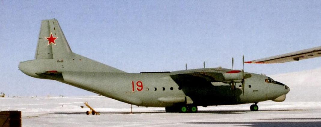 Ан-12ПП Дальней Авиации, аэродром Анадырь, 2006 год. Самолет ...