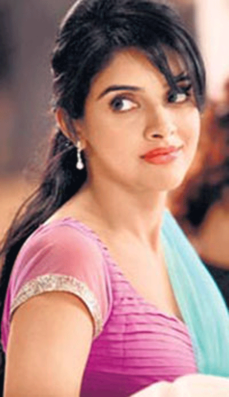 Show Biz: Asin missing from Salman’s ‘Ready’ world premiere, in Dubai… Show Biz: Asin missing from Salman’s ‘Ready’ world premiere, in Dubai…