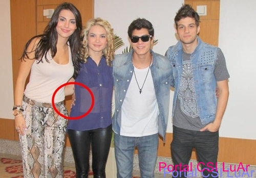 LuAr Forever: Essa mãozinha aí em Arthur Aguiar e Lua Blanco