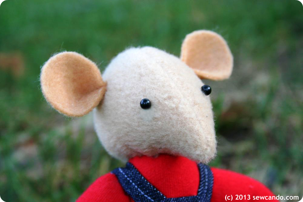 Sew Can Do: Sew Darn Sweet: A Mouse from The Brambly Hedge Pattern Book