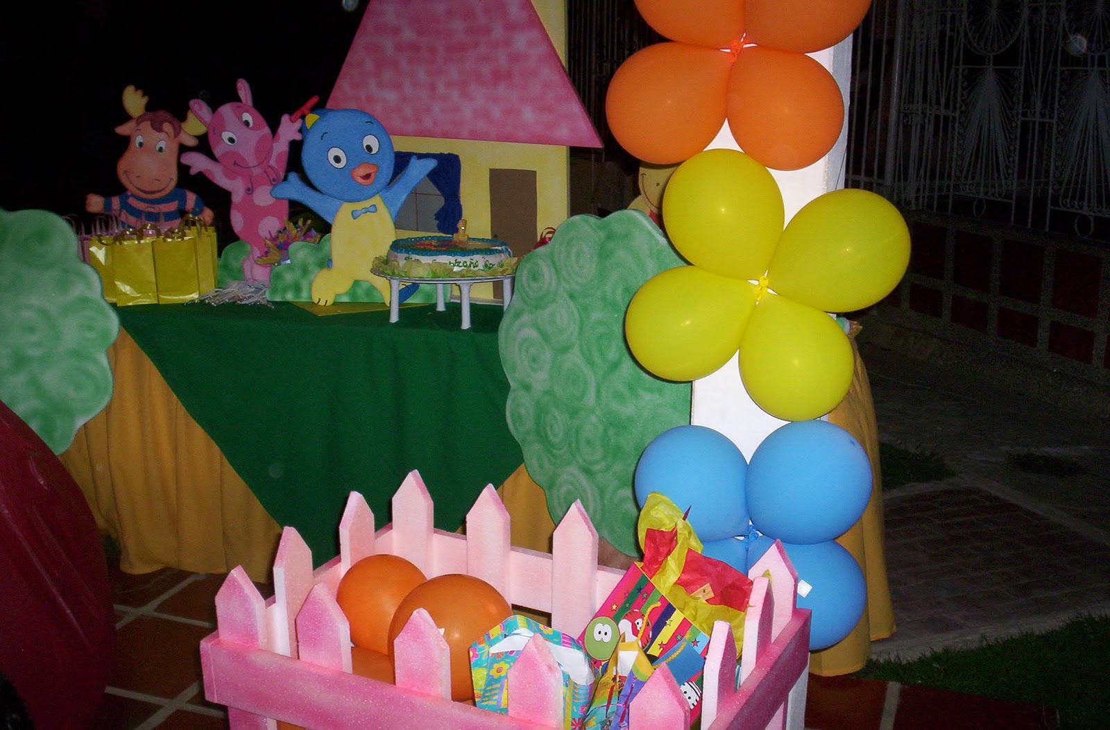 Bombonera Backyardigans - Imagui