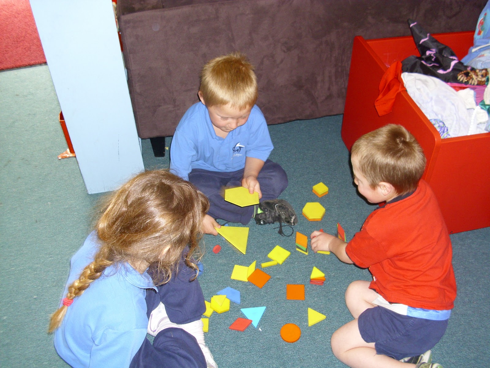 Room 2 New River Primary: Developmental Maths- Sorting shapes into groups