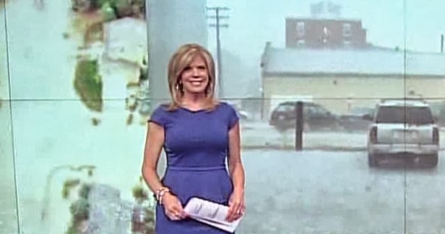 THE APPRECIATION OF BOOTED NEWS WOMEN BLOG : Kim Cunningham Leaps Into Fall