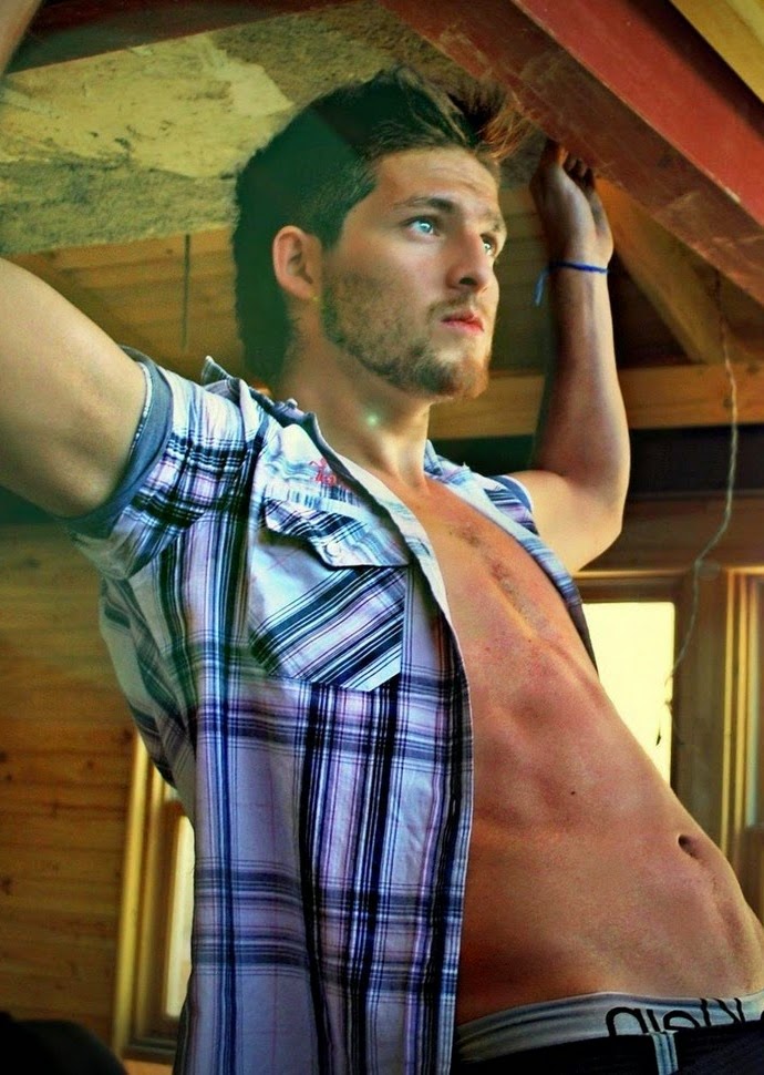 El Lavadero de las Muñecas: FILTRAN SUPUESTA FOTO DE EDDY VILARD DESNUDO