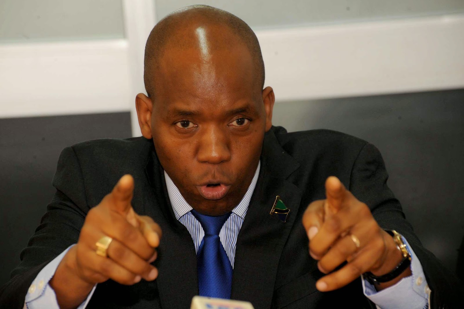 James Mbatia ni mmoja wa Viongozi wa Umoja wa UKAWA, ambayejana ... James Mbatia ni mmoja wa Viongozi wa Umoja wa UKAWA, ambayejana ...