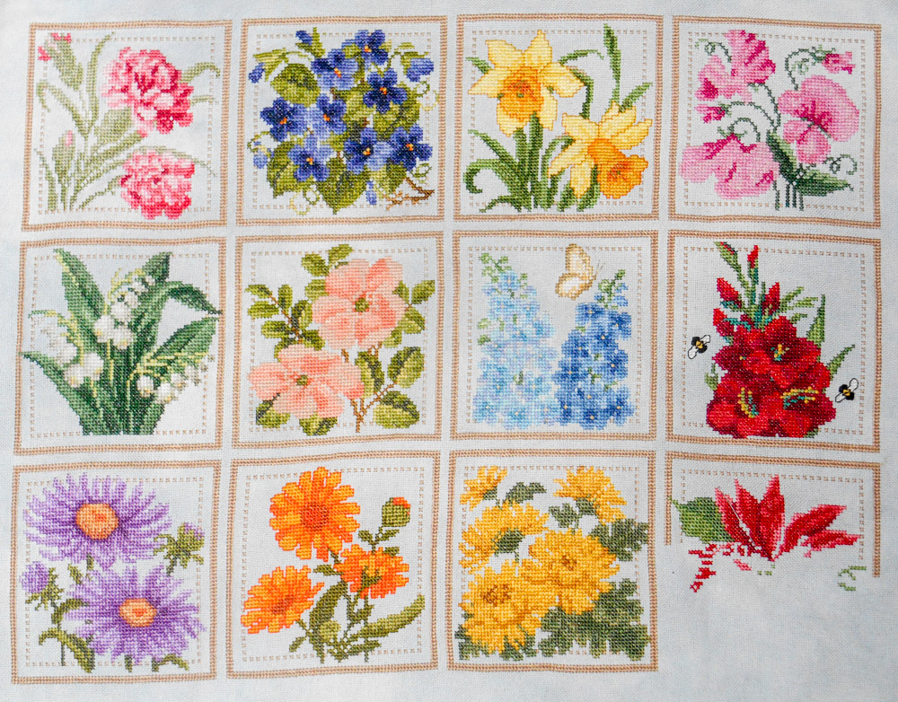 Committed Stitcher: Half A Poinsettia