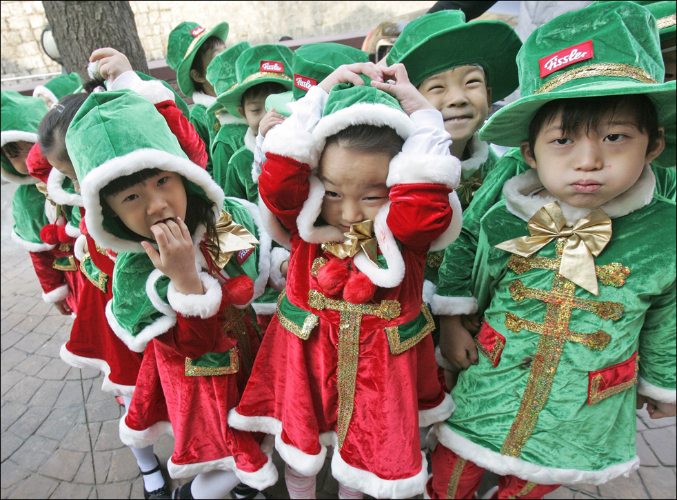 To Love a Rose: Sung Tan Chuk Ha! ("Merry Christmas" in Korean)