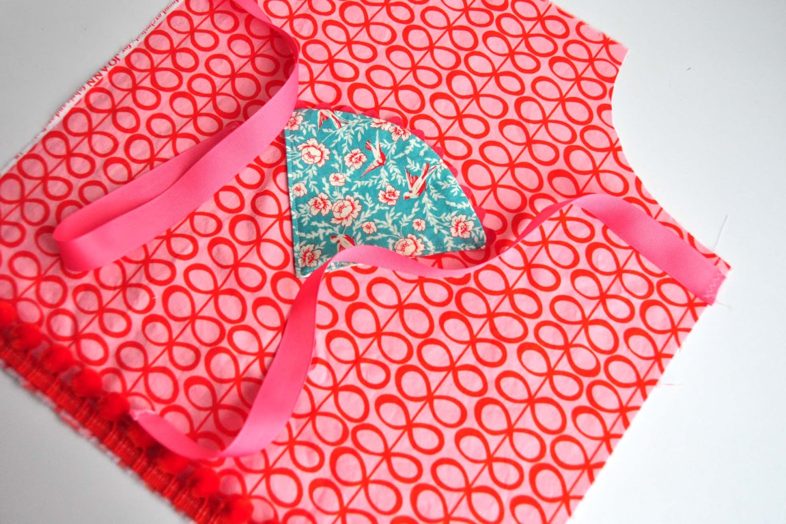 Aesthetic Nest: Sewing: Child's Reversible Fat Quarter Apron (Tutorial and Pattern)