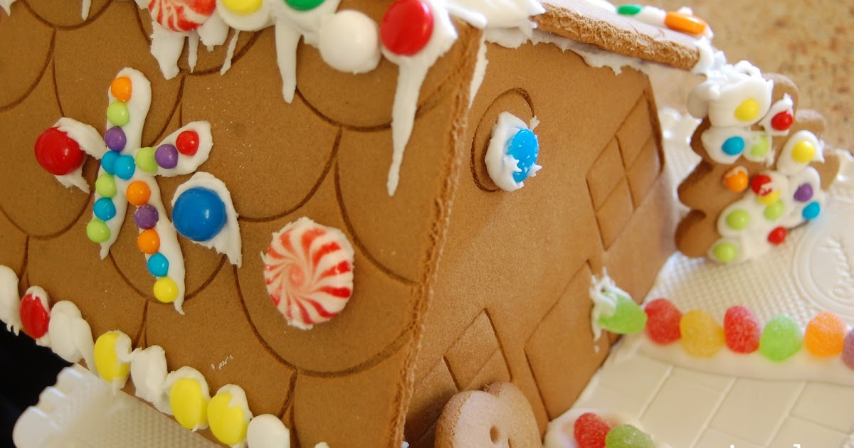 Month of JOY: Gingerbread Houses - Simply Sprout
