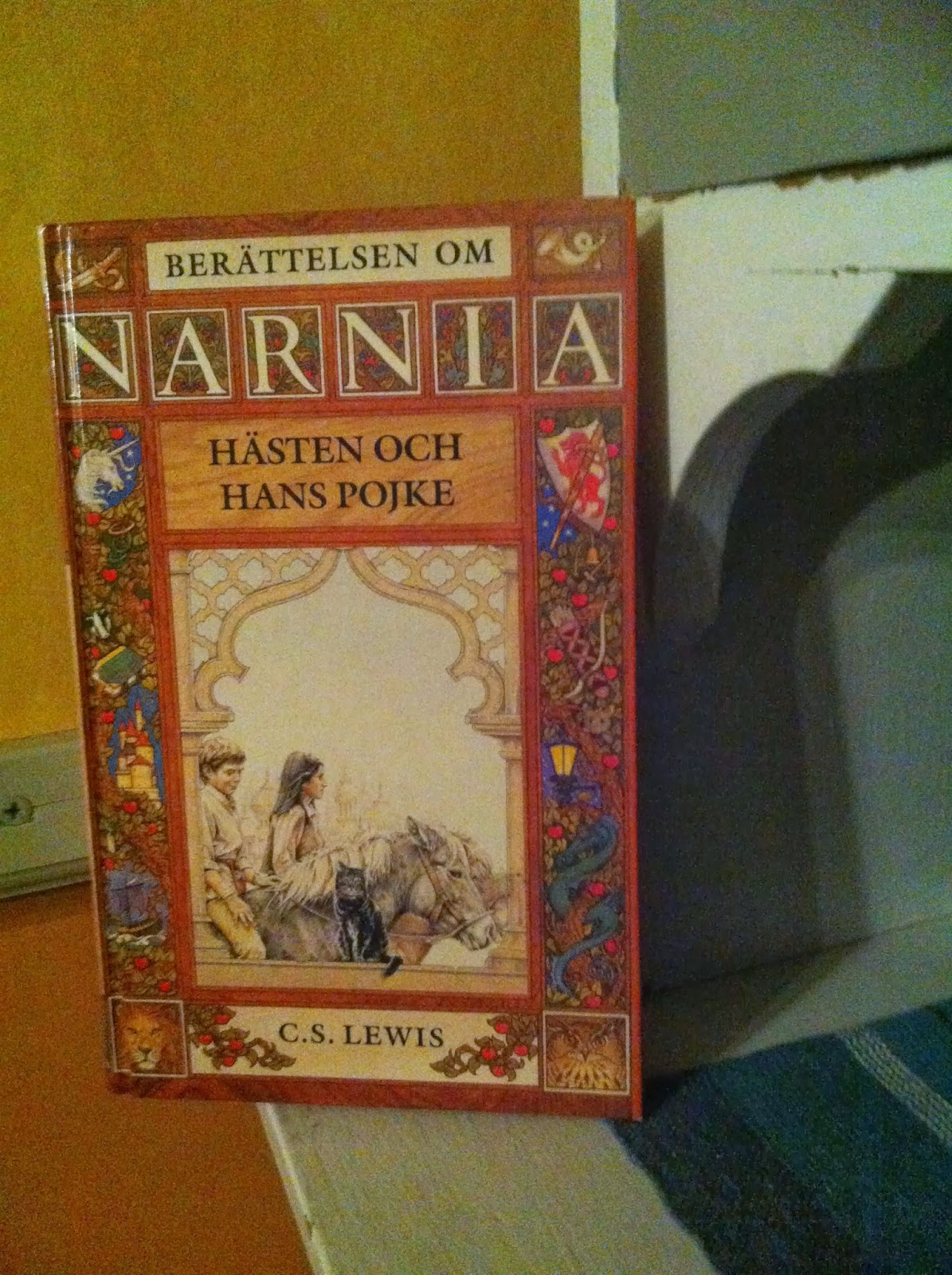 En liten blogg om böcker: Narnia - Hästen och hans pojke En liten blogg om böcker: Narnia - Hästen och hans pojke