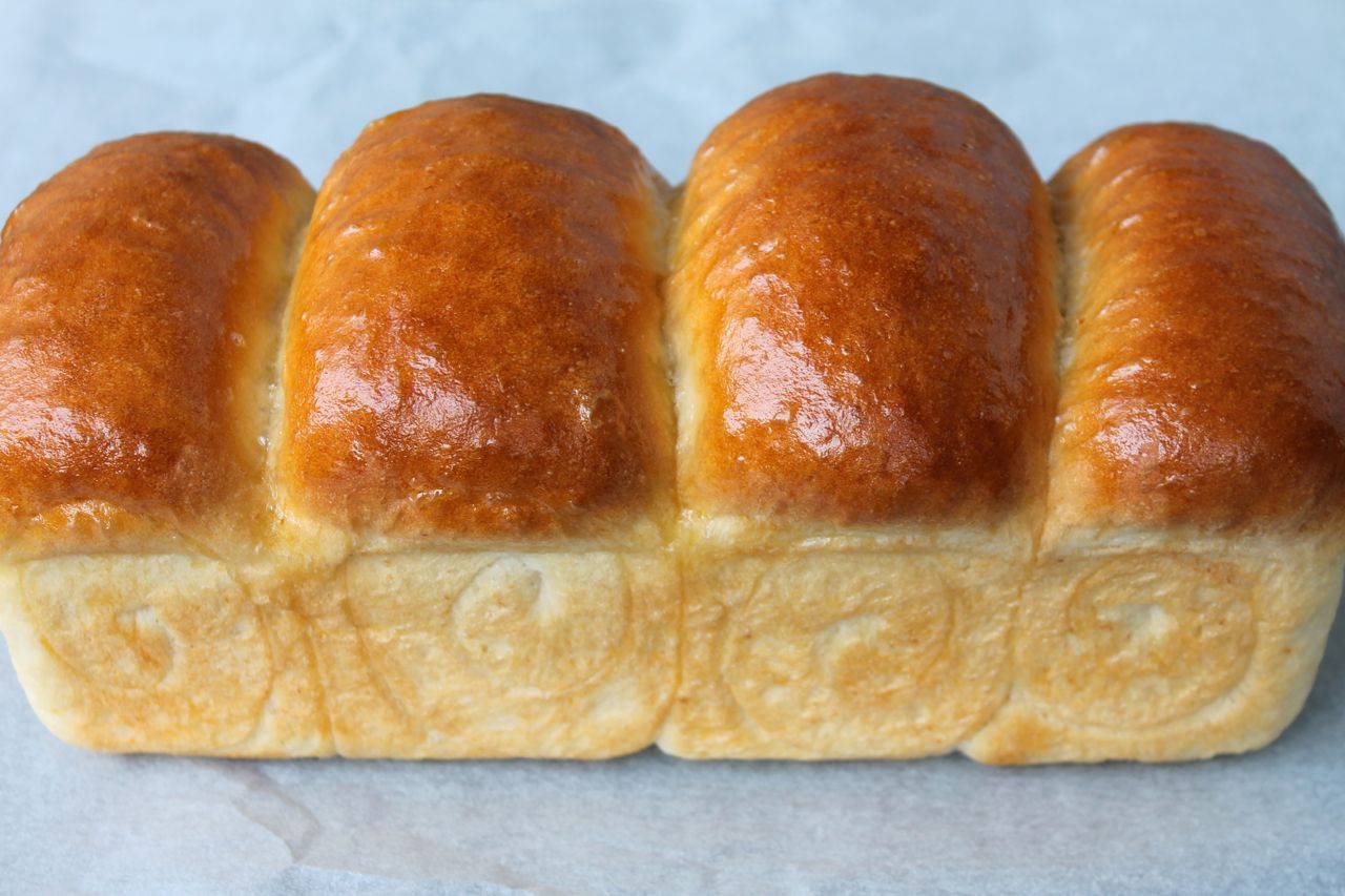 Wandering Bread: Wonderbread is Dead. Long Live Wonderbread: Three Hour, No Knead, White Bread