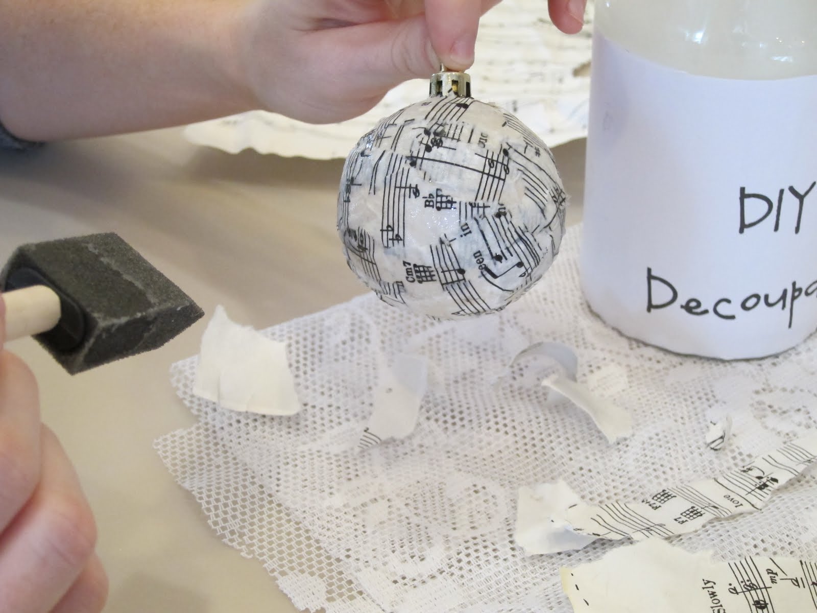 do it yourself divas: DIY: Musical Ornament do it yourself divas: DIY: Musical Ornament