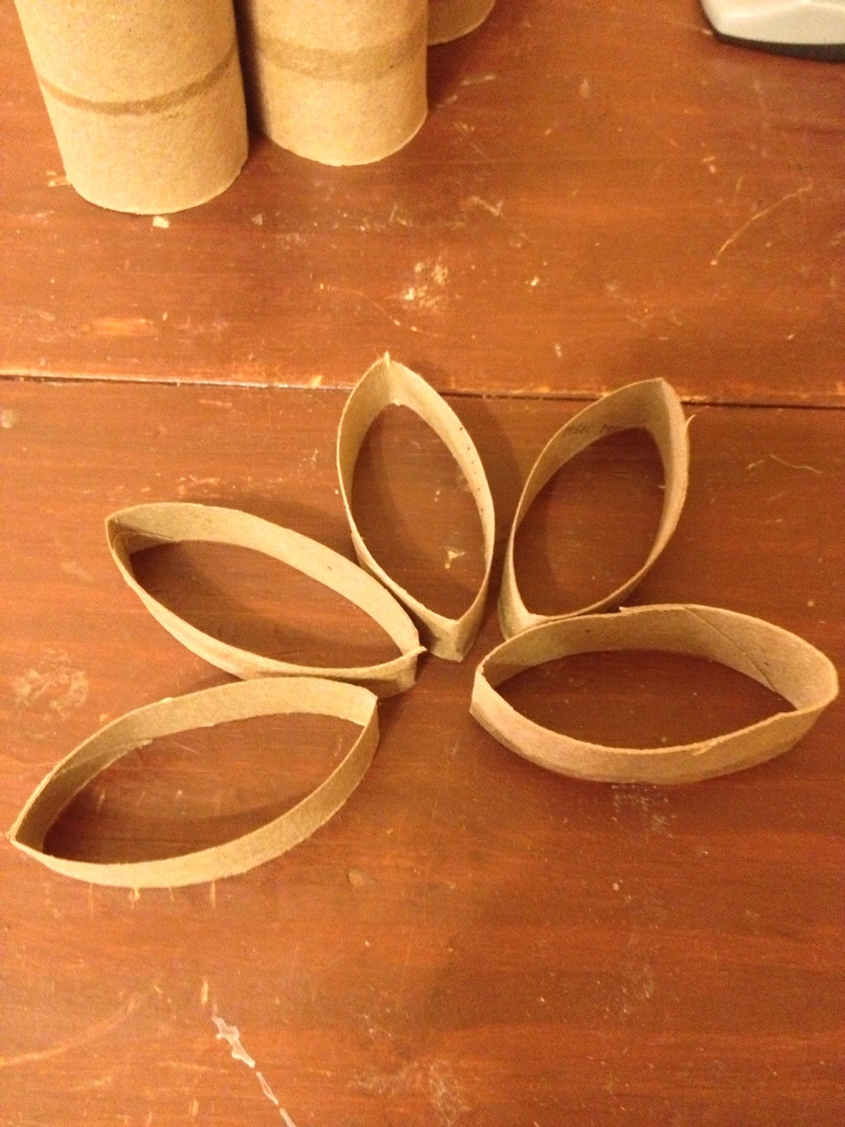5 Minute DIY Making Flowers Out Of Paper Towel Rolls 5-minute-diy-making-flowers-out-of-paper-towel-rolls