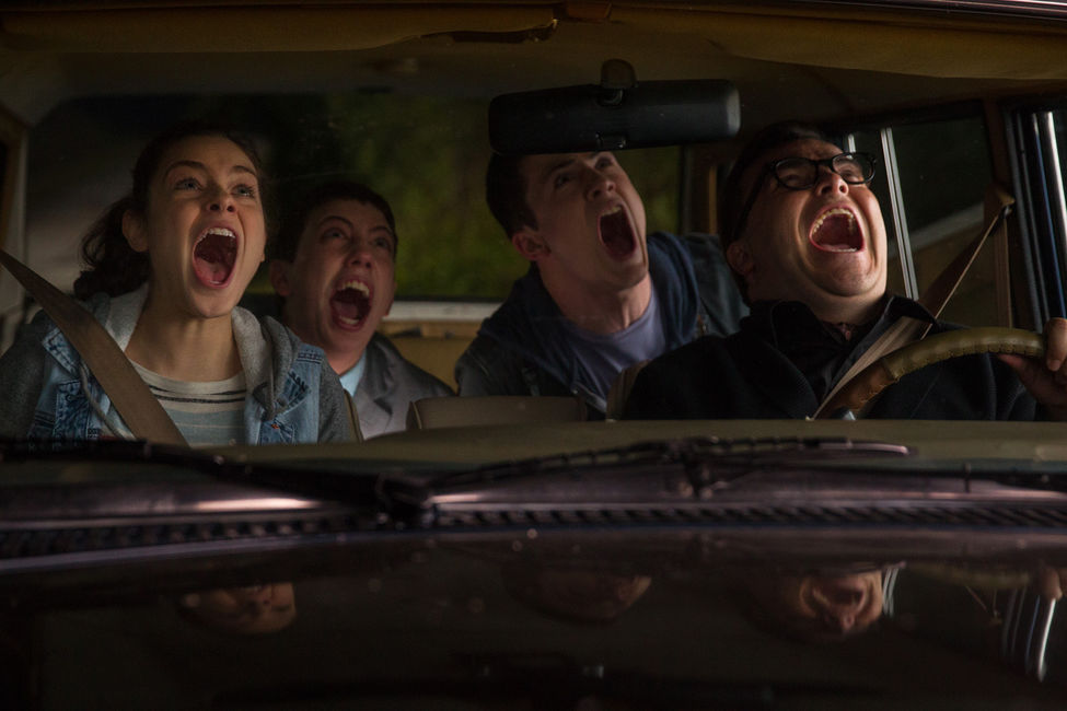 Movie Review: Goosebumps (2015) Jack Black, Dylan Minnette ...