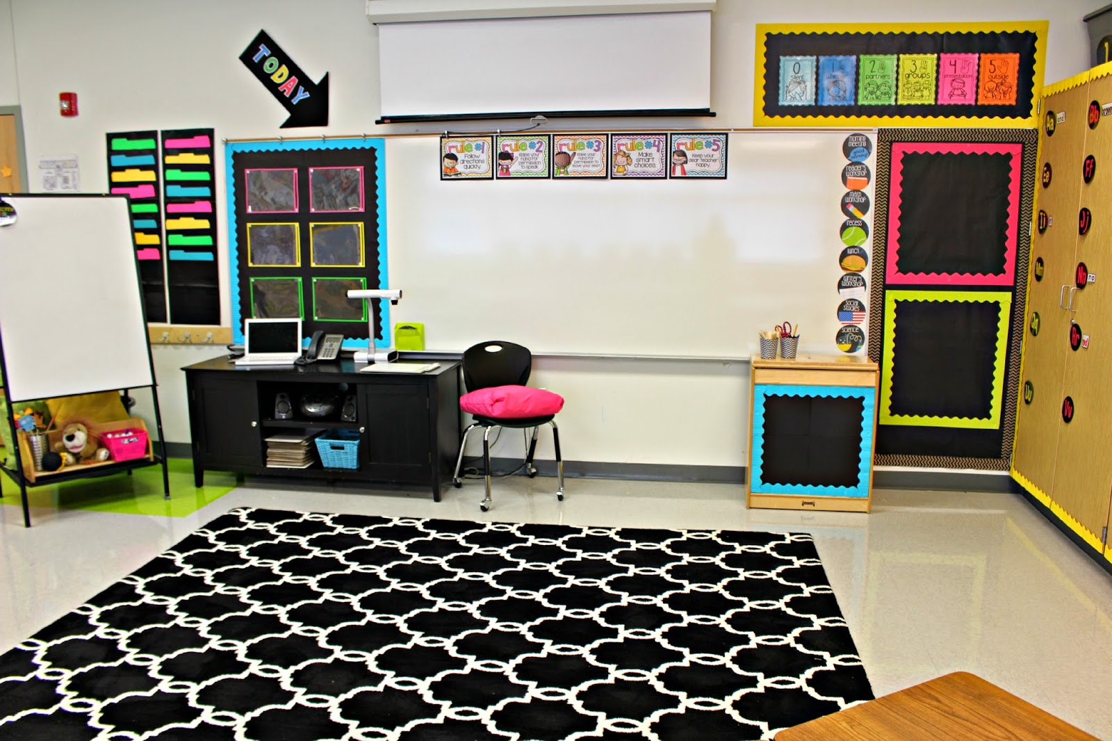 Black and neon ... Love the circle schedule | Classroom Bulletin Board ...