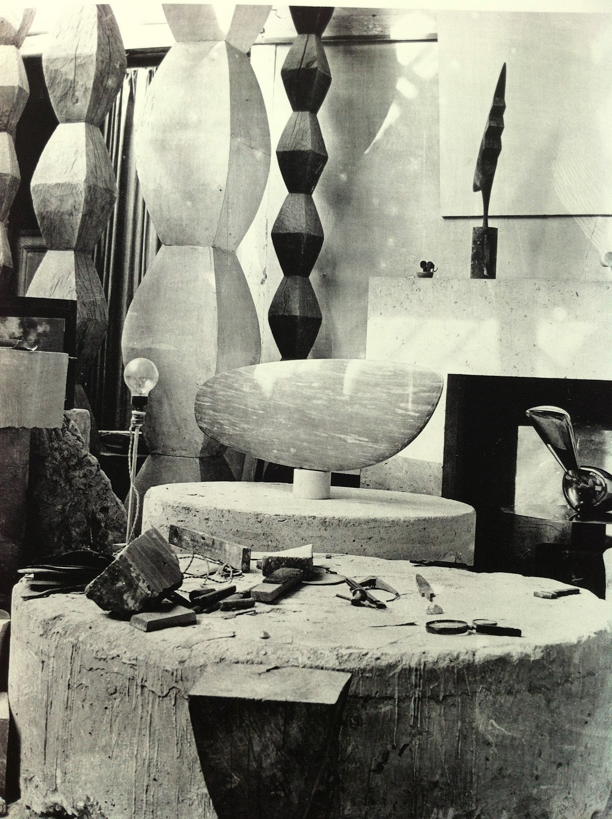 view of the Studio, 1933-34 | Constantin brancusi, Scultura arte, Studi ...