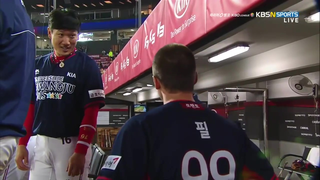 U-데이 유니폼 착용샷.jpg : MLBPARK