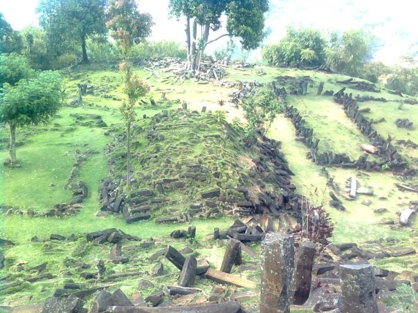 Gunung Padang, Situs Megalitik Terbesar di Asia Tenggara Gunung Padang, Situs Megalitik Terbesar di Asia Tenggara