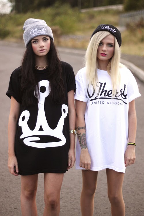 Chicas con gorra skaters - Imagui