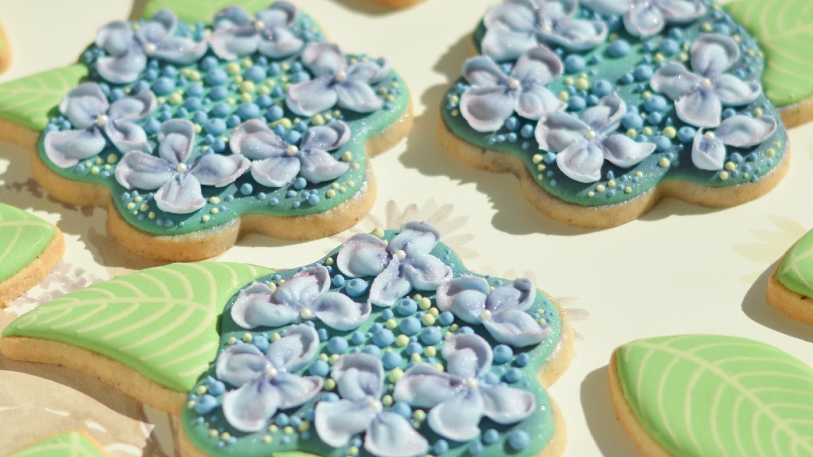 Honeycat Cookies: Lacecap Hydrangea Cookies, Disgraceful Piping and a Video