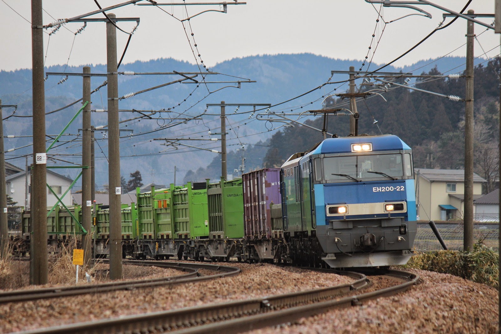 鉄暮らし雑録: EH200-22 2082レ