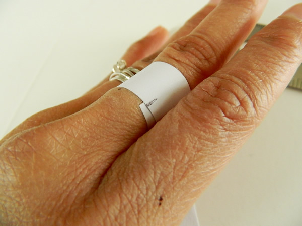 DIY Measuring Your Ring Size With Simple Office Stationaries diy-measuring-your-ring-size-with-simple-office-stationaries