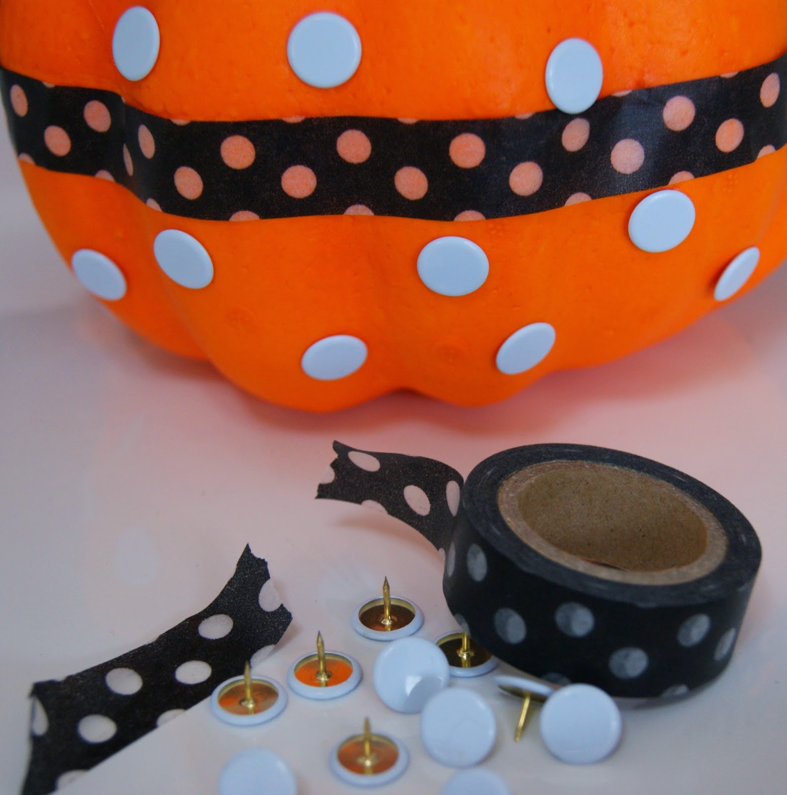 michelle paige blogs: Washi Tape and Thumbtack Pumpkin