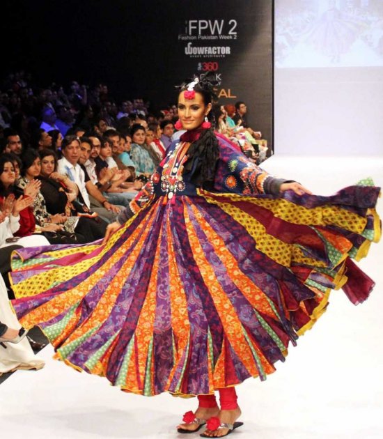 Latest Fashion In Pakistan 2011 2012 Fashion Trends Latest Fashion latest-fashion-in-pakistan-2011-2012-fashion-trends-latest-fashion