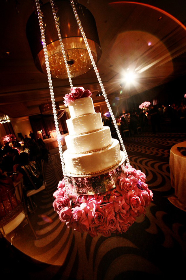 Spectacular Wedding Cake Presentation Ideas spectacular-wedding-cake-presentation-ideas