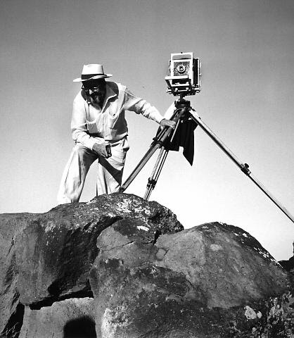 Introduction to the History of Photography: Group f/64 Manifesto (1932)