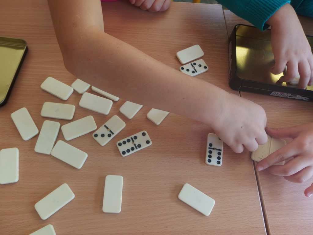 Domino na matematyce ~ Zamiast kserówki. Domino na matematyce ~ Zamiast kserówki.