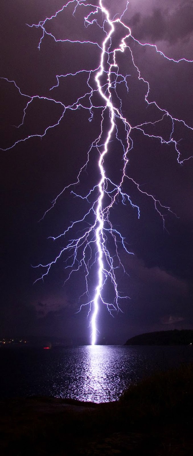 Lightning Strike - Sydney Thunderstorm 8th April 2012 | Destinations Planet