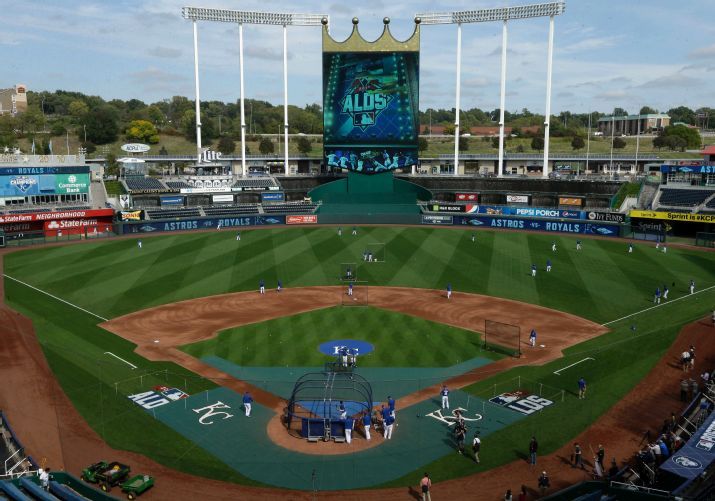 [ALDS] 내일 경기를 준비하는 4팀의 선수단.JPG : MLBPARK