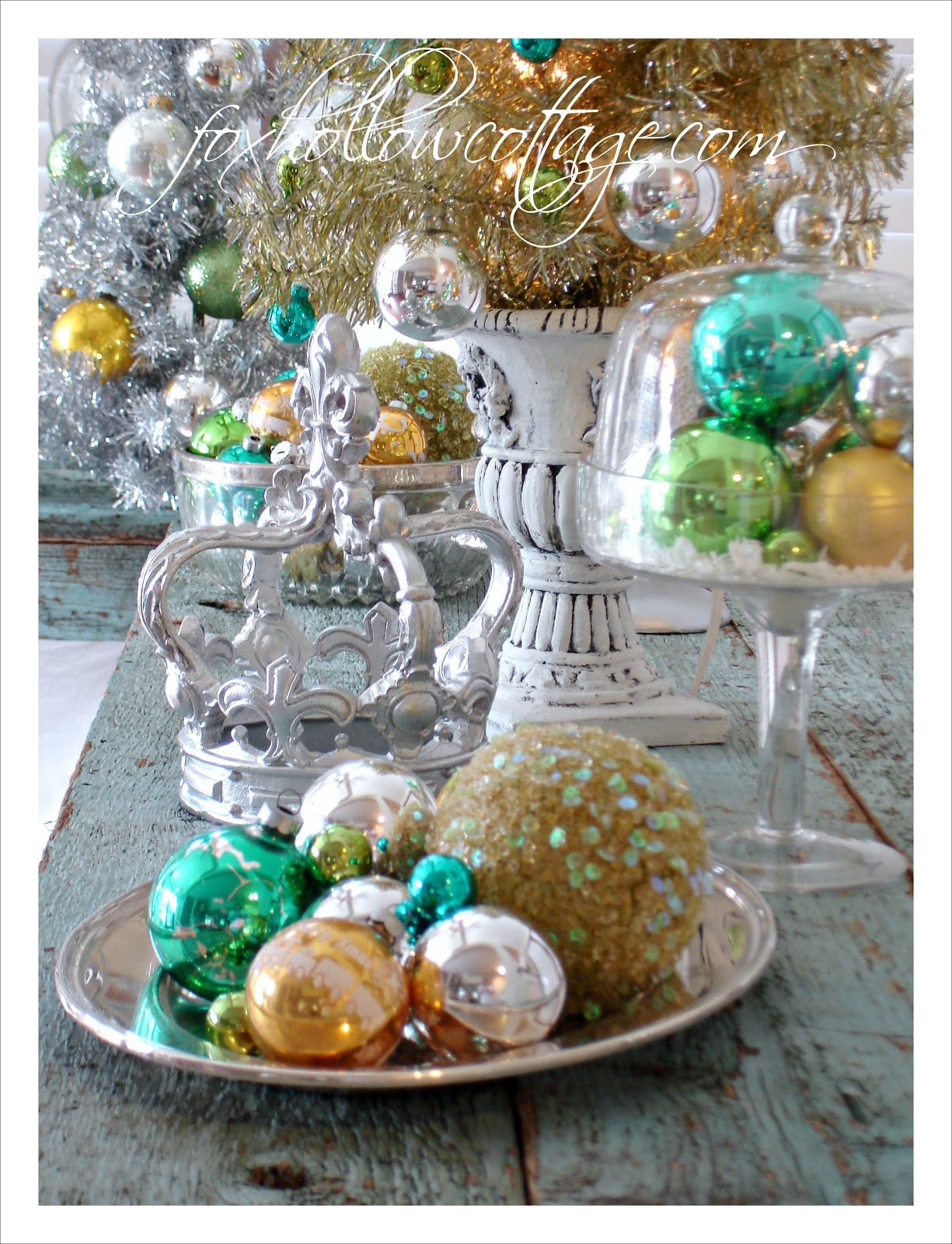 10 Quick Ideas For Decorating With Christmas Ornaments - Fox Hollow Cottage